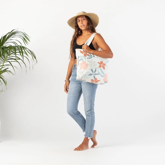ALOHA Collection | Bags | Aloha Collection Flora Day Tripper Arvo ...